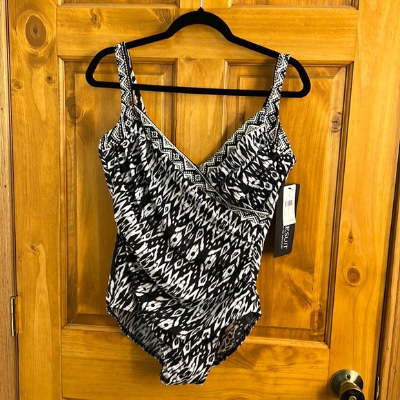 Miraclesuit | Swim | Nwt Miraclesuit Size 6 One Piece Swimsuit | Poshmark